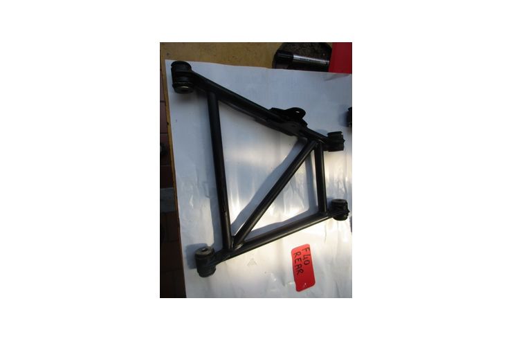 Rear suspension arms Ferrari F40 in Wien auf Kleinanzeigen.at