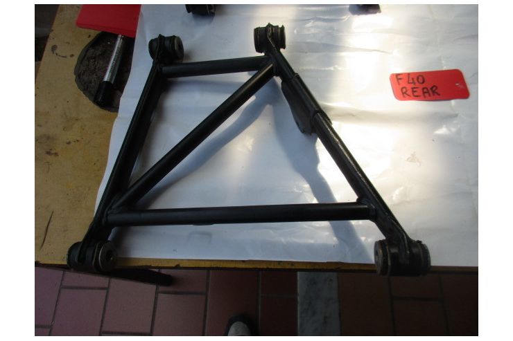 Rear suspension arms Ferrari F40 in Wien auf Kleinanzeigen.at